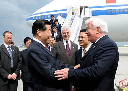 China reaffirms route of peaceful development