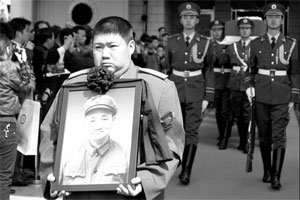 Thousands attend funeral service for Mao Anqing