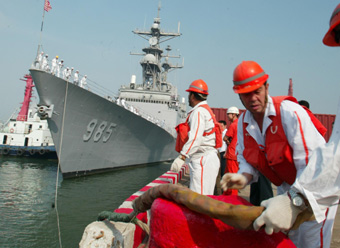 US naval vessel visits Qingdao