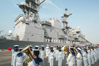 US naval vessel visits Qingdao