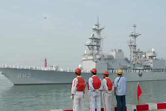 US naval vessel visits Qingdao