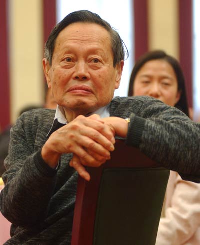 Chen Ning Yang and wife makes first appearance in public