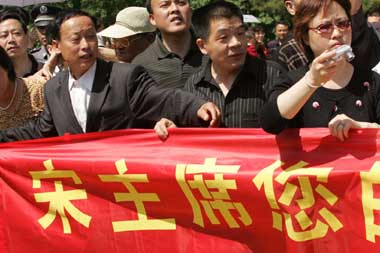 Wang Daohan meets James Soong in Shanghai