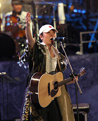 Veteran singer set to rock Beijing