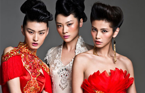 Models present 'Huafu' dresses in Berlin, Germany[1]|chinadaily.com.cn