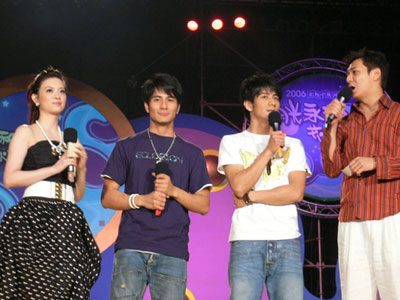 超人气偶像2MORO演唱会行动感动歌迷