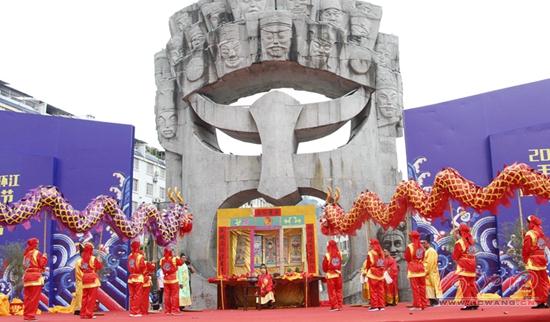 The Fenlong Festival kicks off in Huanjiang