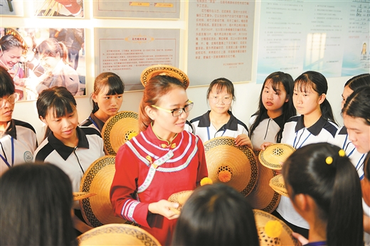 Maonan ethnic culture promoted on campus