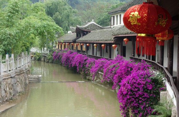 Guizhou offers warm winter to tourists
