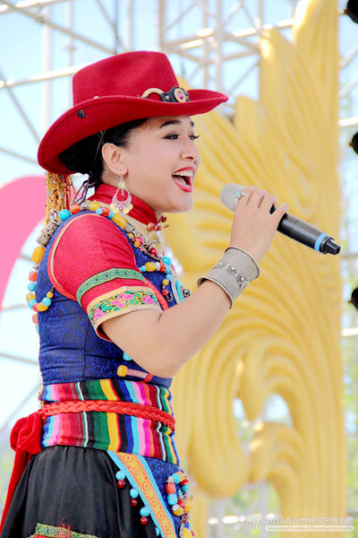 Singer from Pumi ethnic group performs at Qingdao expo