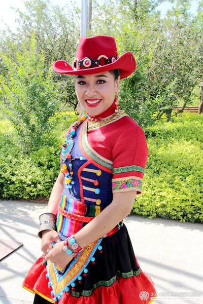 Singer from Pumi ethnic group performs at Qingdao expo