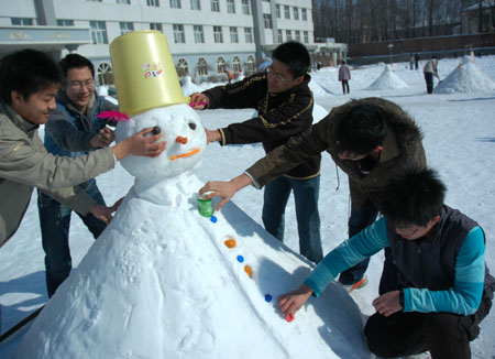 Snowman-building contest