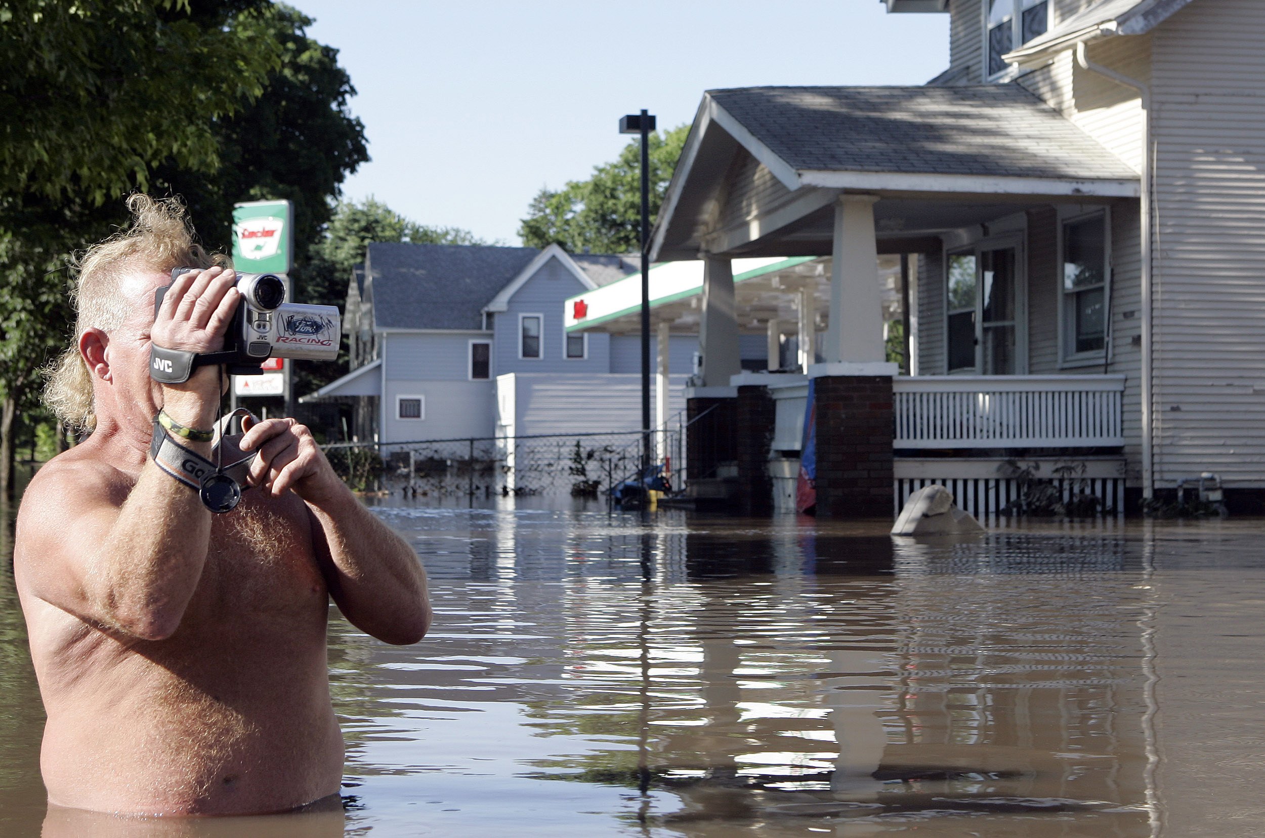 Rising flood waters swamp Iowa capital